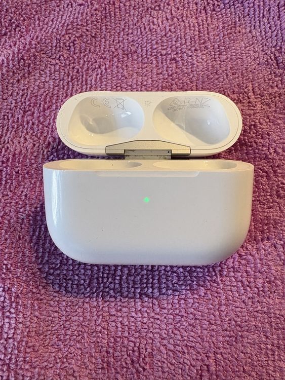 Apple AirPods Pro 2 charging case. (Gebraucht) in Lausanne für CHF 33 ...