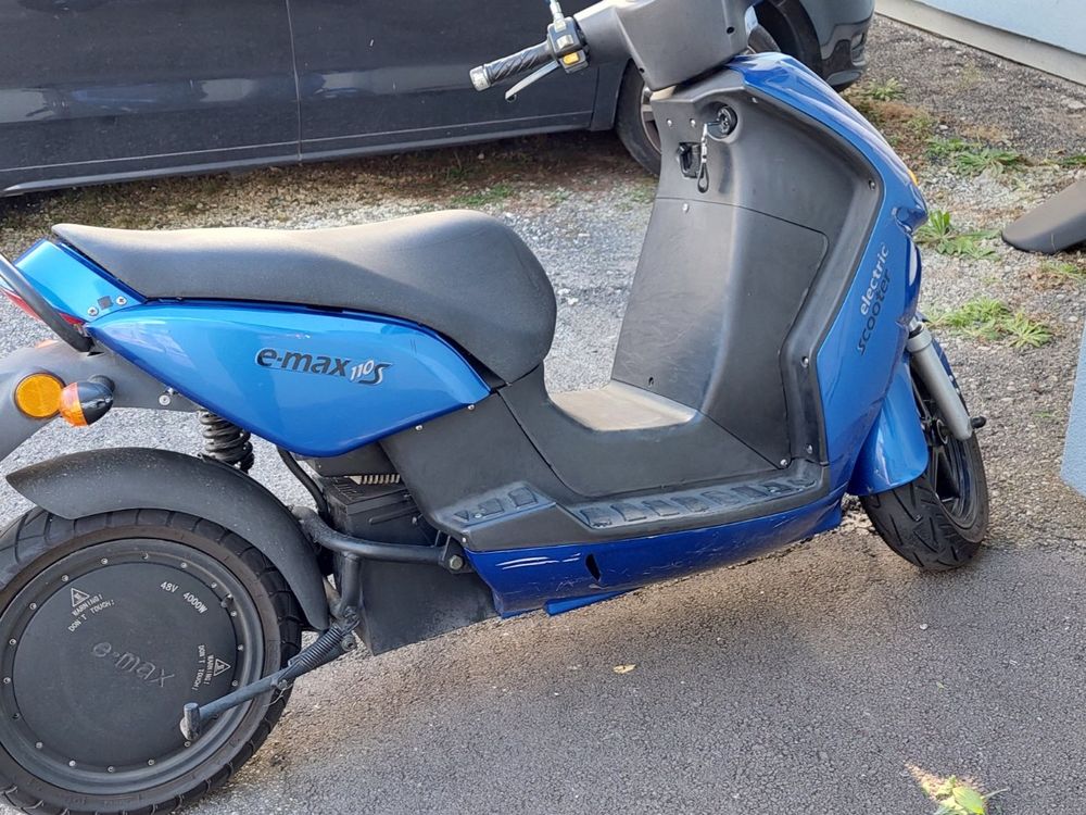 Scooter E- Max 110S in blau und weiss (Defekt) in Binningen für CHF 51 ...