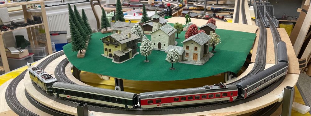 Schöner Märklin SBB Zug mit vier Wagen | Kaufen auf Ricardo