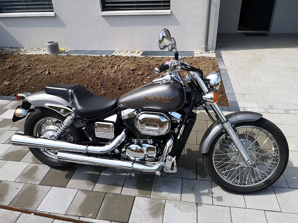 Honda VT 750ccm DC - Black Widow mit Spezialausbauten (Gebraucht) in ...