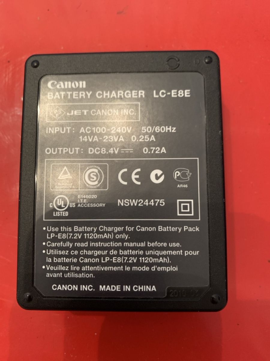Canon Akkuladegerät LC-E8E (für LP-E8 Akku) (Gebraucht) in Opfikon für ...