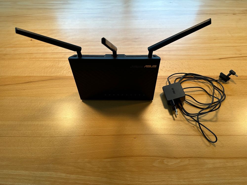 Router ASUS RT-AC68U & Asus Lyra 3er Mini Mesh WLAN (Gebraucht) in ...