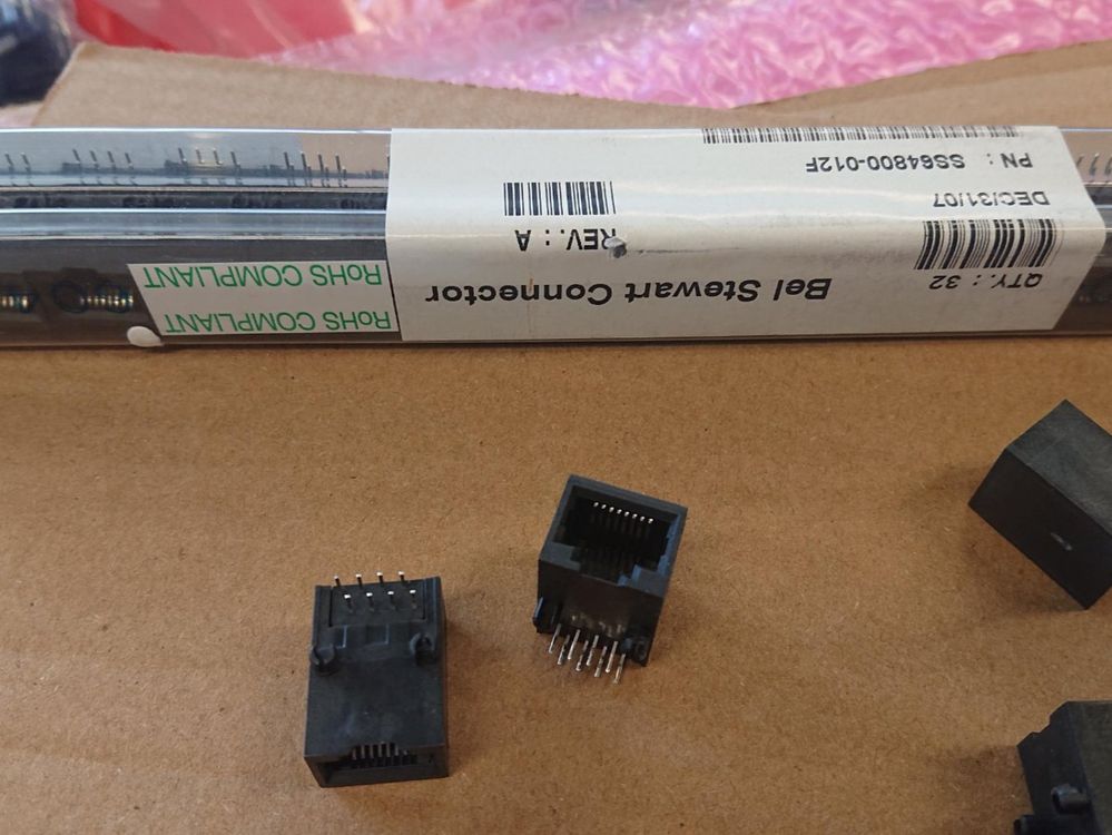32 Stk SS-64800-012F - FCC Printbuchse RJ45 8P/8C 90° Bel (Neu (gemäss ...