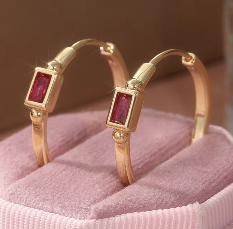 Tres jolies créoles plaquées or jaunes pierres grenats (Neuf (Voir ...