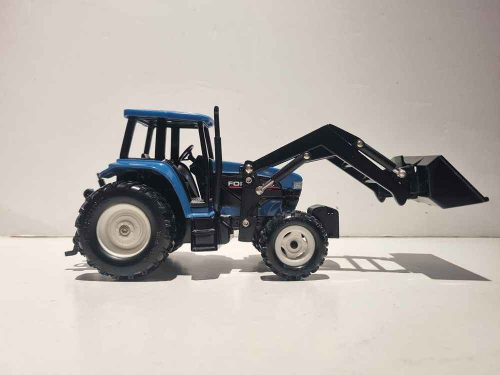 ERTL, Tracteur Ford 8670 New Holland, 1:32, made in USA, (Gebraucht) in ...