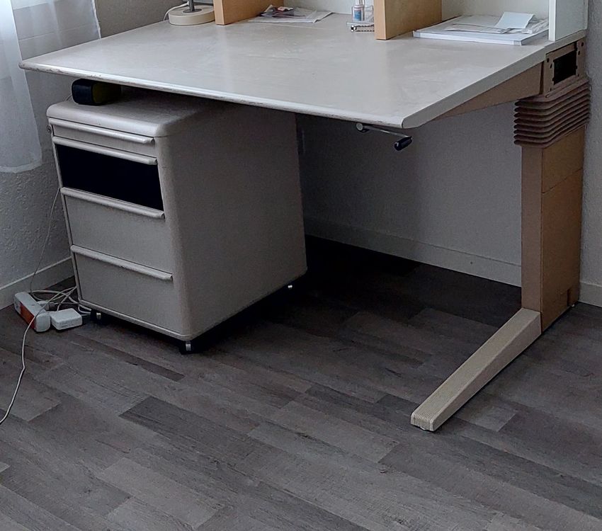 Schreibtisch (Gebraucht) in Wilen b. Wollerau für CHF 25 – nur Abholung auf Ricardo kaufen