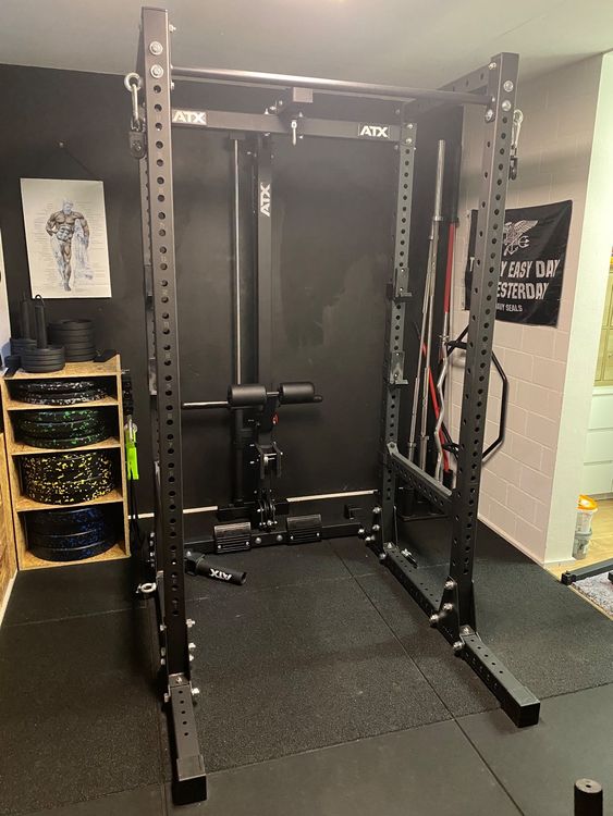 ATX Power Rack 750 mit Latzug und diversem Zubehör (Gebraucht) in ...