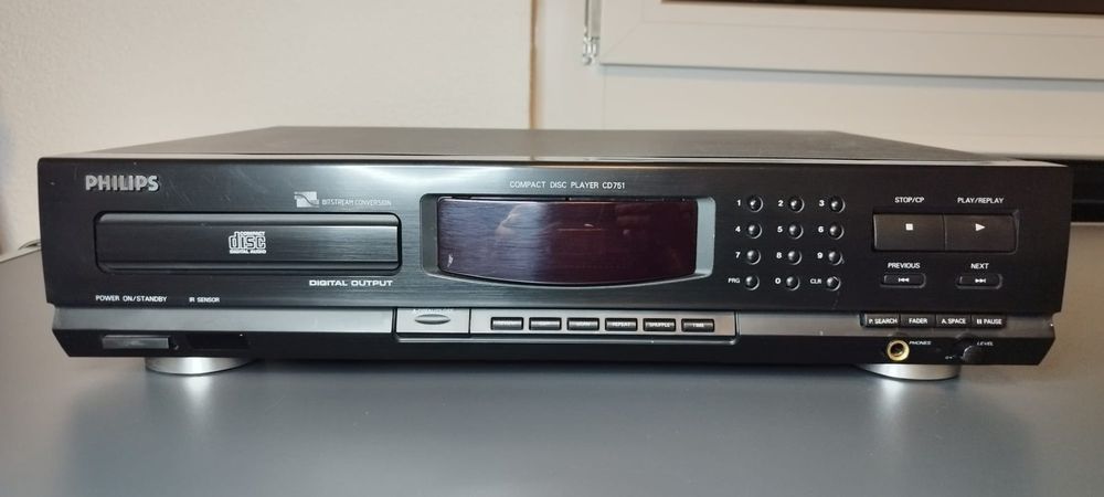 Geniessen Sie Musik mit dem Philips CD 751 CD-Player (Gebraucht) in ...