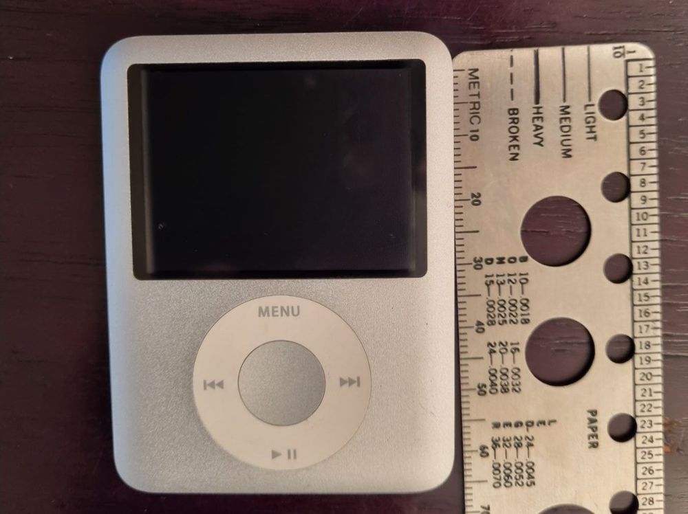 Apple iPod Nano A1236 3rd Gen 4GB Player (Gebraucht) in Hermance für ...