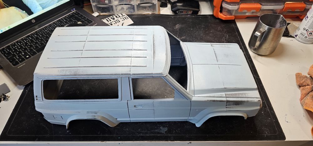 RC Car Karosserie Nissan Patrol Y60 1:10 (Defekt) in Lyss für CHF 20 ...