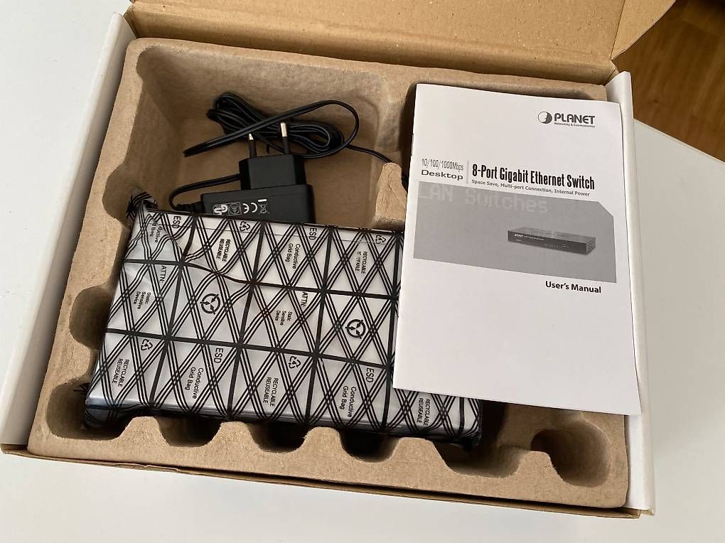 Planet 8 port gigabit ethernet switch - GSD-805. Neuf. (Neu und ...