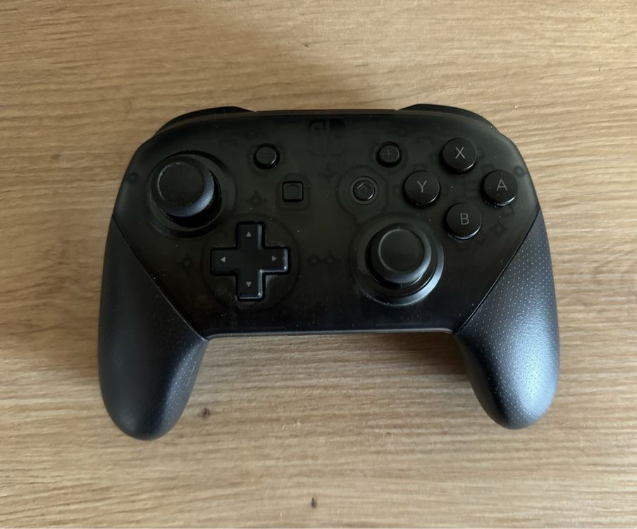 Switch Pro Controller (Gebraucht) in Fahrwangen für CHF 29.9 – mit ...