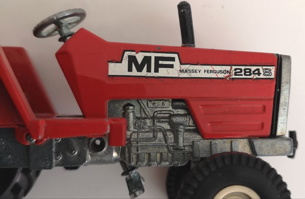 Traktor von Siku 2346 Massey Ferguson 284S MF (Gebraucht) in Zürich für CHF 10 – mit Lieferung ...