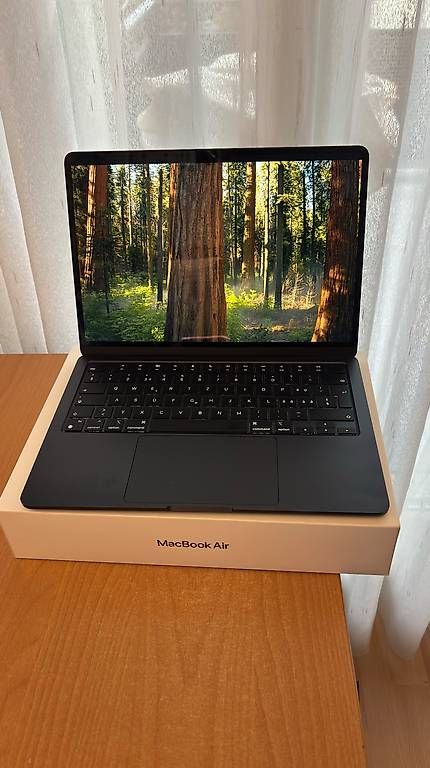 MacBook Air M2 (2022) 13.6Zoll | 8GB RAM | 256GB SSD | (Gebraucht) in ...