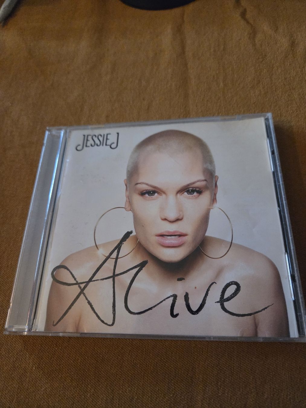 Jessie J - Alive (Gebraucht) in Wattenwil für CHF 2.25 – mit Lieferung ...