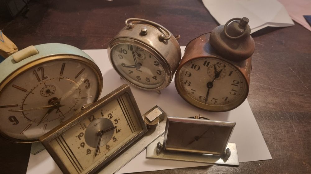 Konvolut alter mechanischer Uhren - Tischuhr , Wecker (Gebraucht) in ...