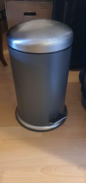 Poubelle 17 litres neuve (Gebraucht) in Apples für CHF 1 – nur Abholung ...