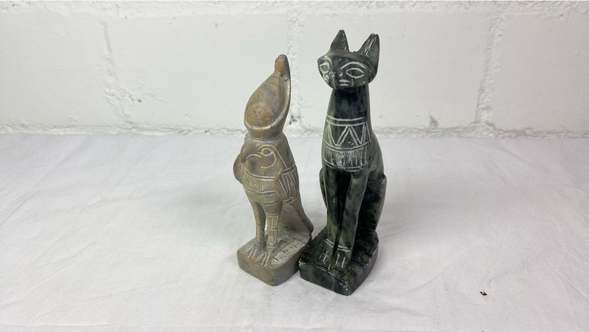 Alte Ägyptische Statuen: Horus & Bastet, Steinfiguren (Gebraucht) in ...