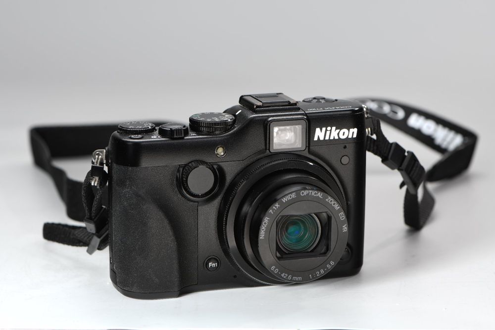 Nikon Coolpix P7100, super Zustand, hier ab 1.-- CHF (Gebraucht) in ...
