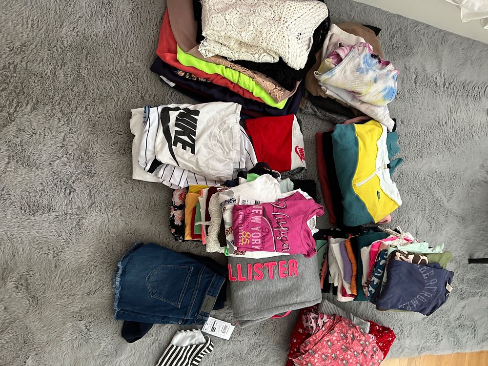 Mädchen Kleider packet 80 st. (Gebraucht) in Biberist für CHF 80 – mit Lieferung auf Ricardo kaufen