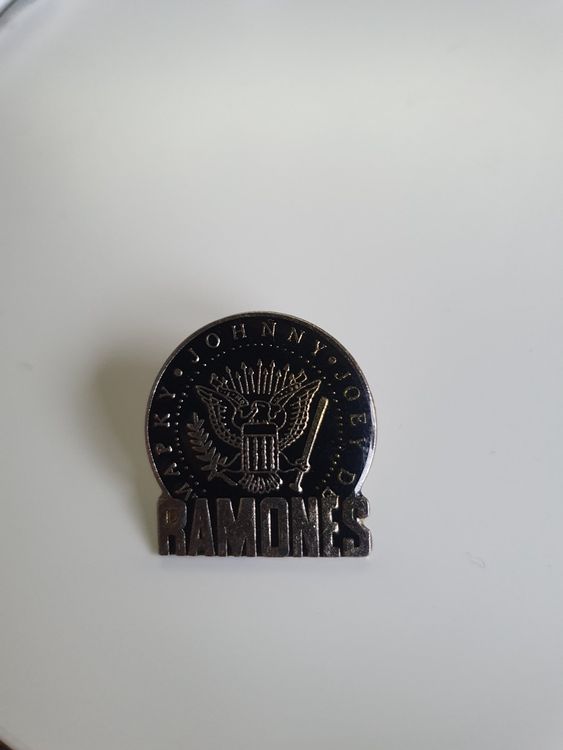 Ramones Pin (Gebraucht) in Hirschthal für CHF 2.7 – mit Lieferung auf ...