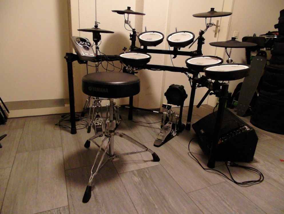 Roland TD-15K E-Drumset+Stuhl+Monitor (Gebraucht) in Hausen AG für CHF ...