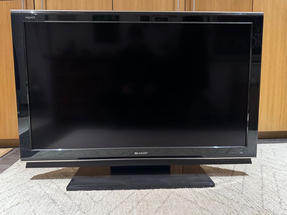 Sharp Aquos LCD TV MODEL LC-46HD1E inklusive Fernbedienung (Gebraucht ...