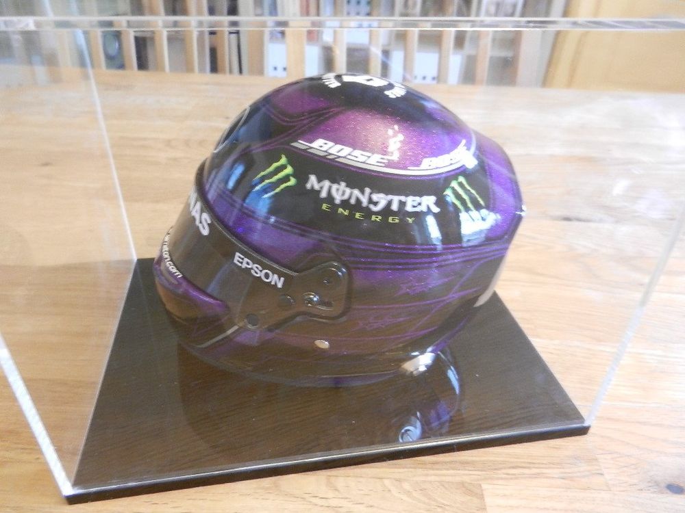 Original Lewis Hamilton Helm Bell mit Vitrine im Maßstab 1-2 (Neu ...