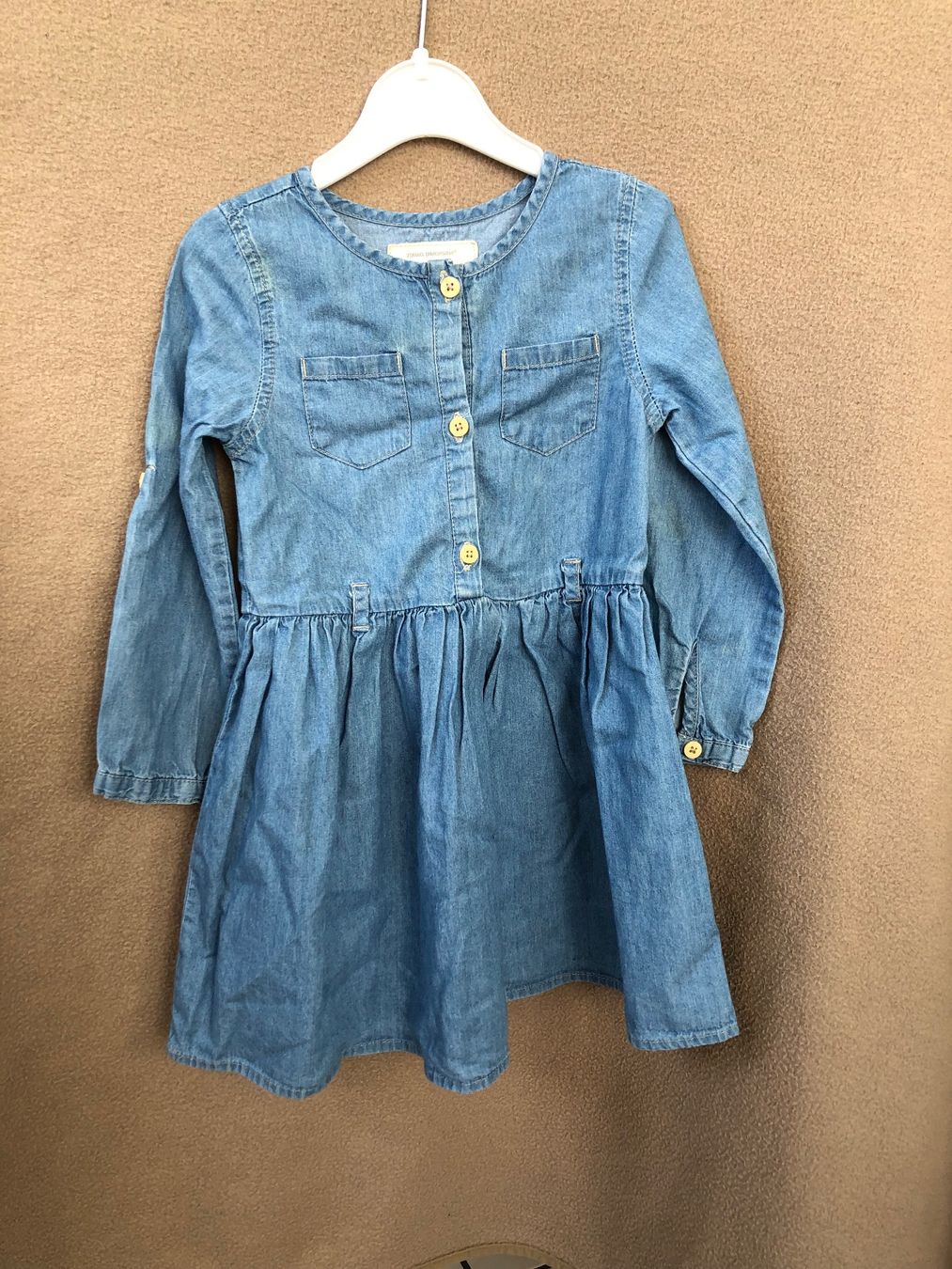 Robe en jeans Gr.92 (D'occasion) à Liddes pour CHF 10 – retrait ...