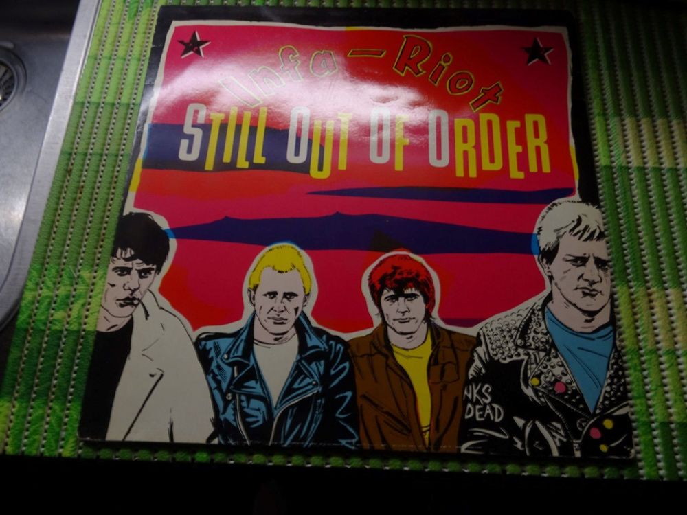 LP Infa - Riot (Gebraucht) in Nänikon für CHF 9.9 – mit Lieferung auf ...