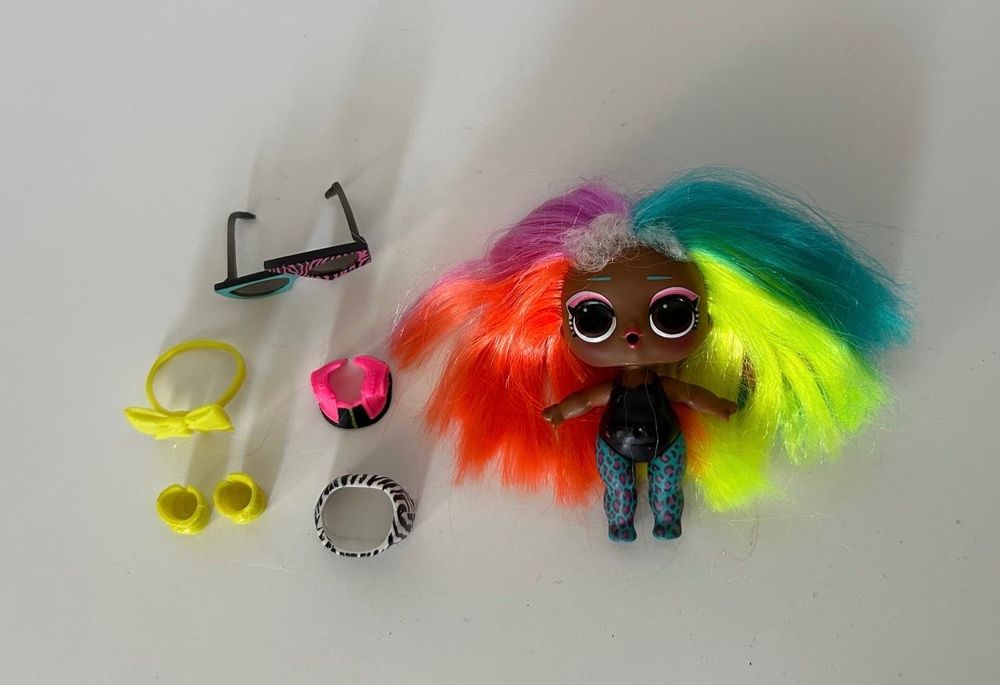 Puppe LOL Surprise - Miss Neon in der Taschenbox (Gebraucht) in Aarau ...