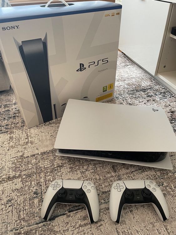 PS5 Disk Version mit 2 DualSense (Gebraucht) in Zürich für CHF 484 ...