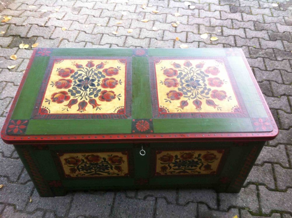 Schwarzwald-Truhe (Gebraucht) in Bottighofen für CHF 50 – nur Abholung ...