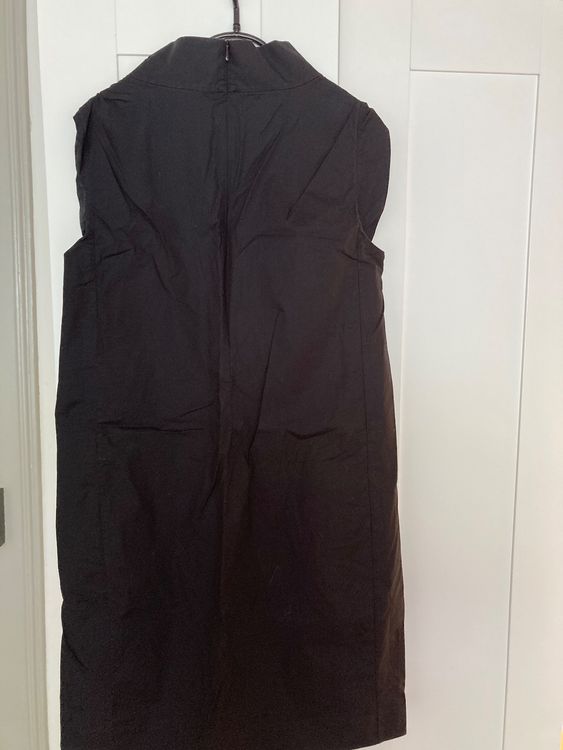 Ärmelloses schwarzes Kleid mit Stehkragen / Onesize (Gebraucht) in ...