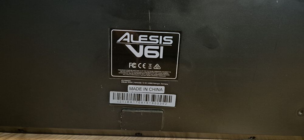 Alesis V61 Keyboard MIDI Controller 61 Tasten (Defekt) in Basel für CHF ...