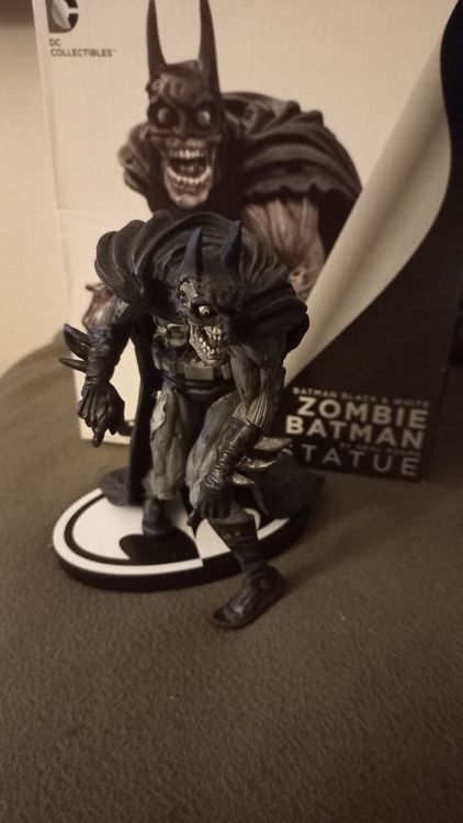 Zombie Batman - Black and White Statue von Neal Adams | Kaufen auf Ricardo