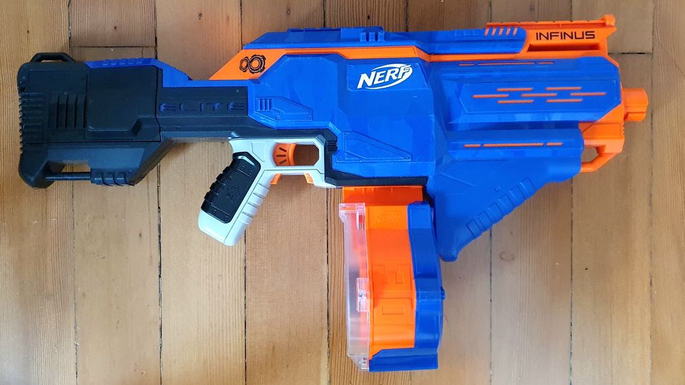 Nerf Infinus mit Darts und 25 Schuss Magazin (Gebraucht) in Muttenz für ...