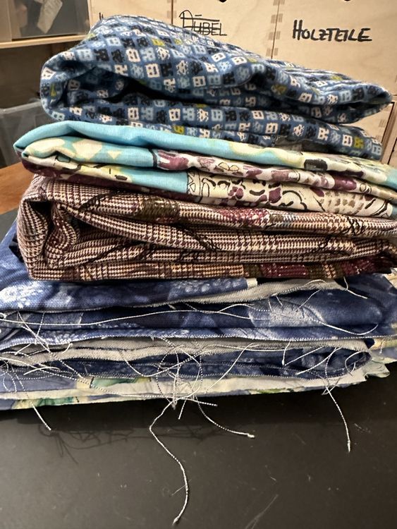 Stoffreste diverse Muster (Gebraucht) in Bassersdorf für CHF 5 – mit ...