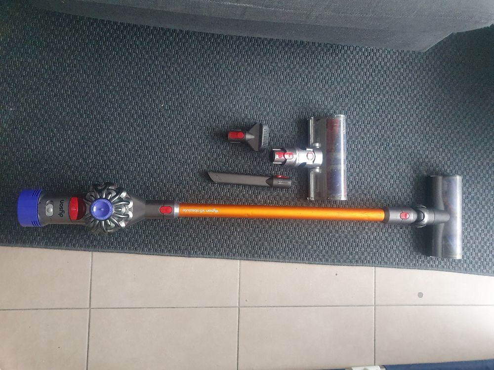 Dyson V8 absolute (Gebraucht) in Genève für CHF 99 – mit Lieferung auf Ricardo kaufen