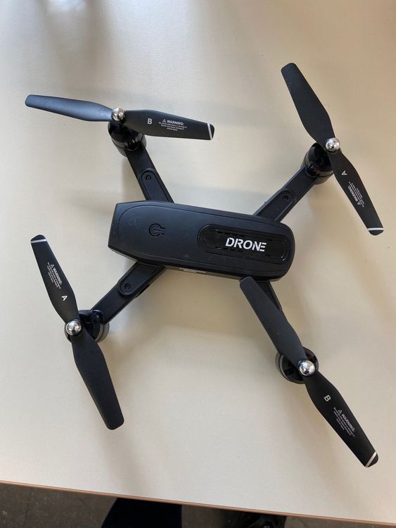 Drohne DEERC D30 HD Kamera für Kinder ohne Fernsteuerung (Gebraucht) in Luzern für CHF 5 – nur ...