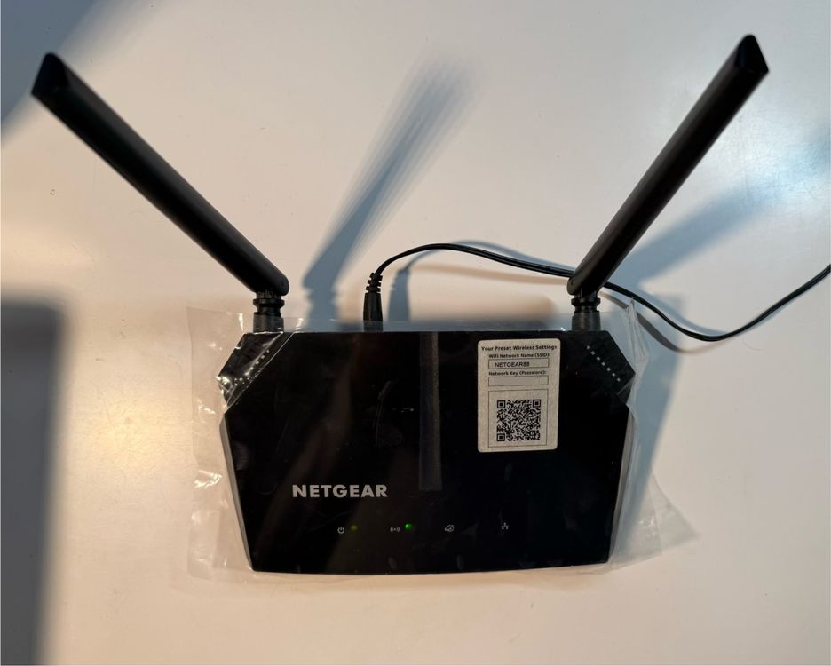 NETGEAR AC1200 Dual Band WLAN Router – Modell R6120 (Gebraucht) in ...