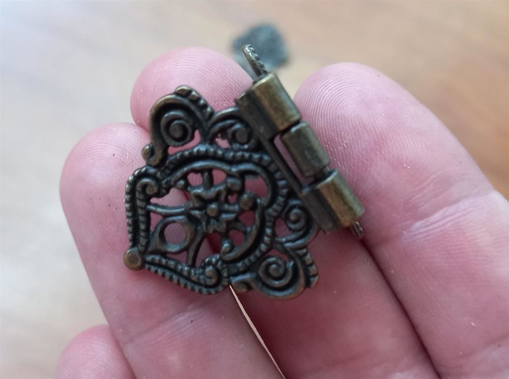 40x Scharniere für Möbelboxen - Charnières pour boîte meuble (Neu und originalverpackt) in ...