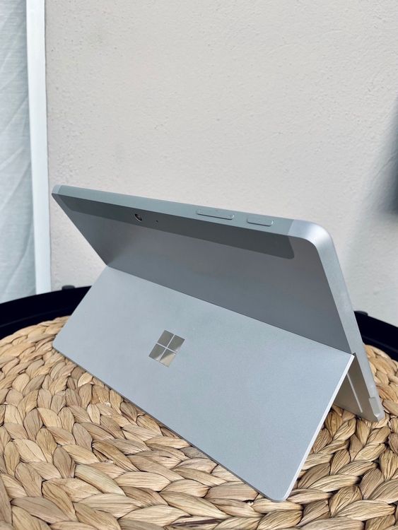 Microsoft Surface Go Tablet with Pen and Keyboard Cover | Kaufen auf Ricardo