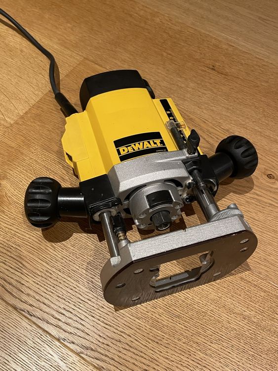 Dewalt Oberfräse DW615 mit 1000W Motor+10X NEUEN Fräser dazu (Gebraucht ...