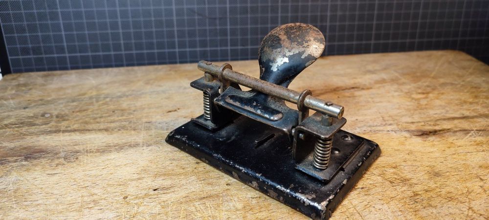 Wunderschöner antiker Locher nr 5 | Kaufen auf Ricardo