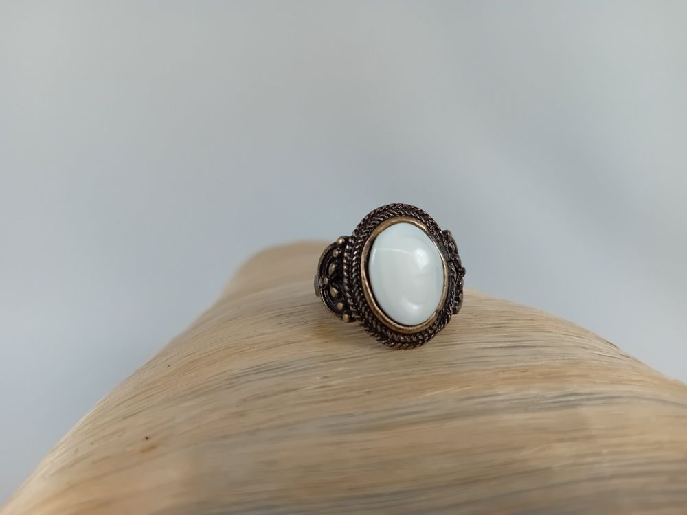 Vintage Ring mit weissem Stein (Gebraucht) in Muri AG für CHF 10 – mit ...