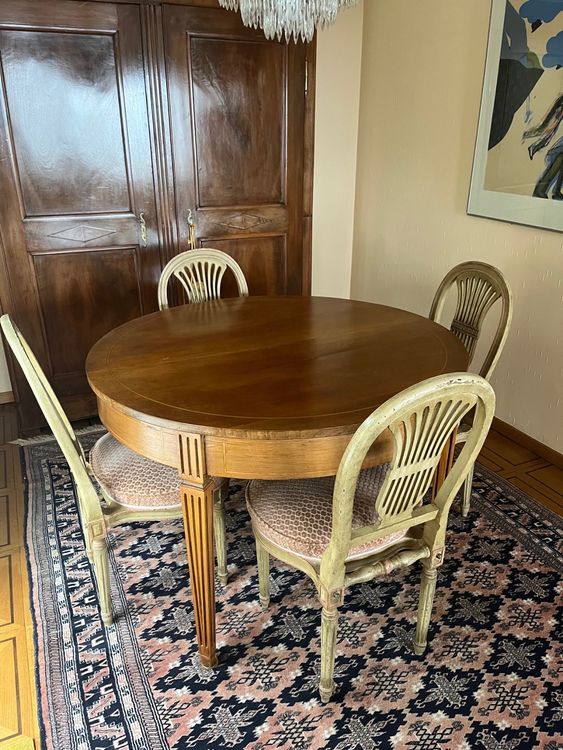 Table, 6 chaises style Louis XVI, tapis (Gebraucht) in St-Légier ...