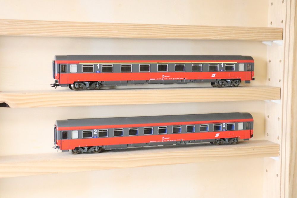 ROCO 2 x ÖBB grosse Personenwagen H0 - 44665 / 44666 (Gebraucht) in ...