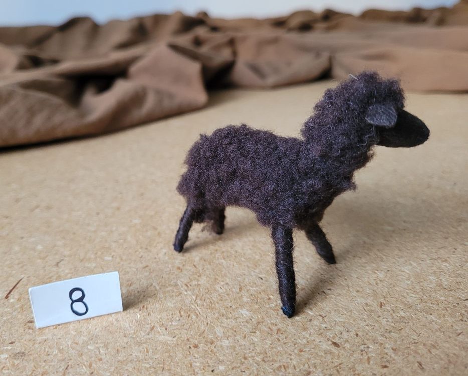 Schwarzenberger Krippenfiguren Schaf klein dunkelbraun N8 | Kaufen auf Ricardo