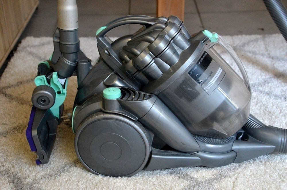 Dyson DC08 Staubsauger / aspirateur | Kaufen auf Ricardo